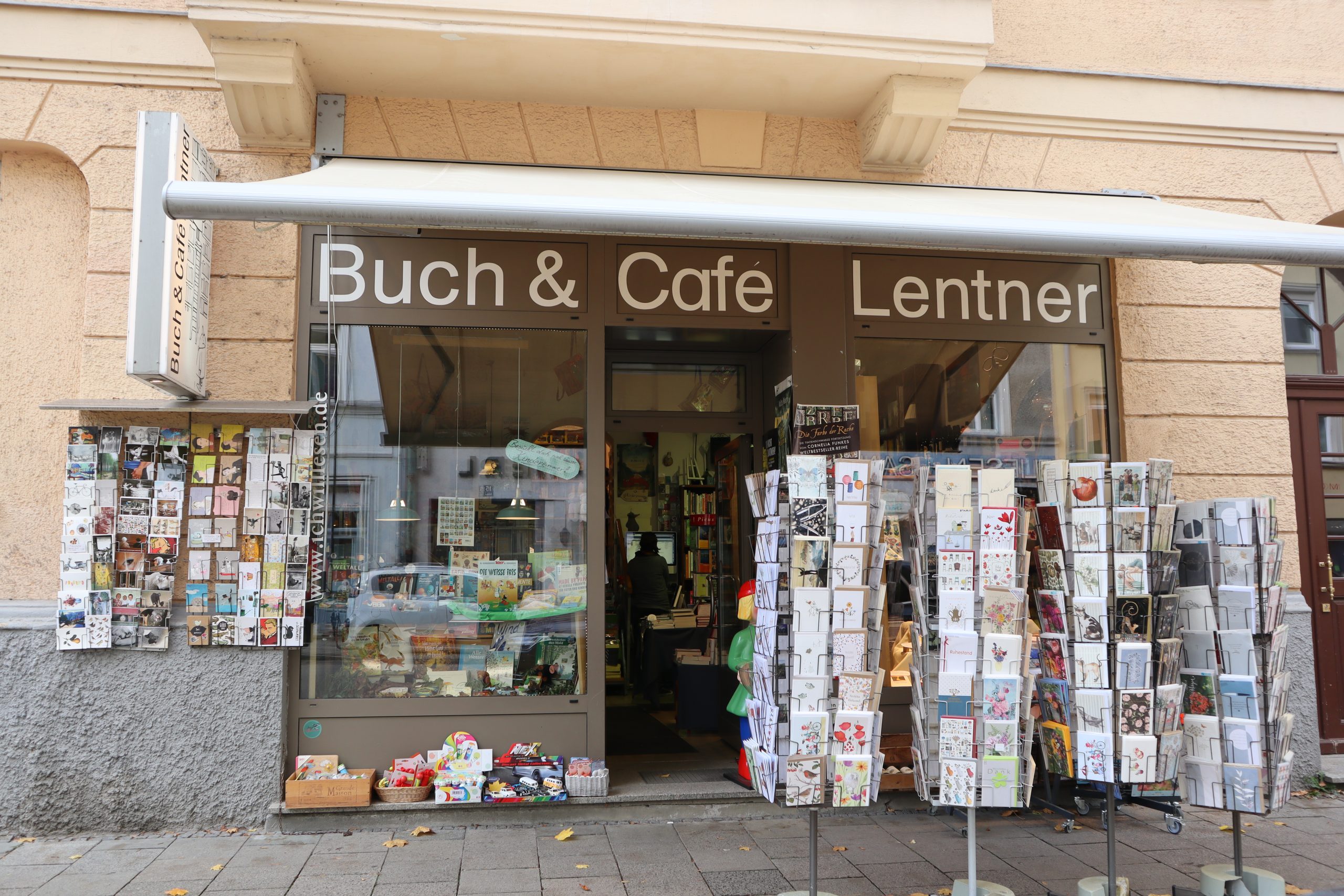 Buch & Café Lentner | Mehr als Maloche